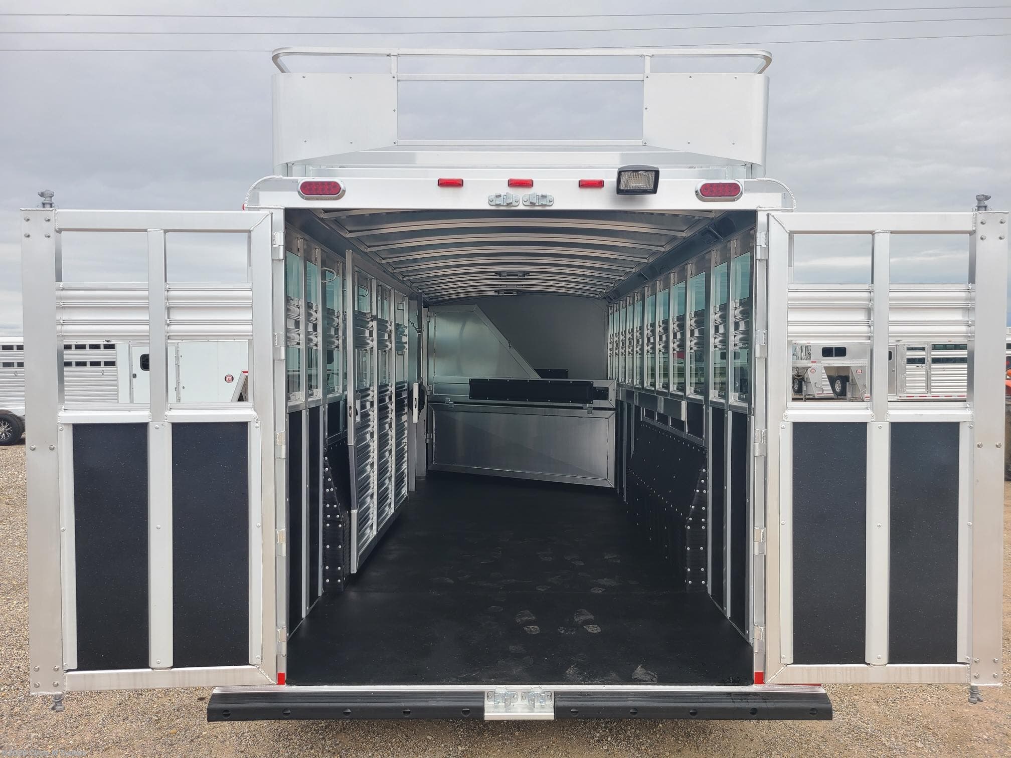 7x25 Horse Trailer for sale | New Platinum Coach 25' Stock Combo 7'6 ...
