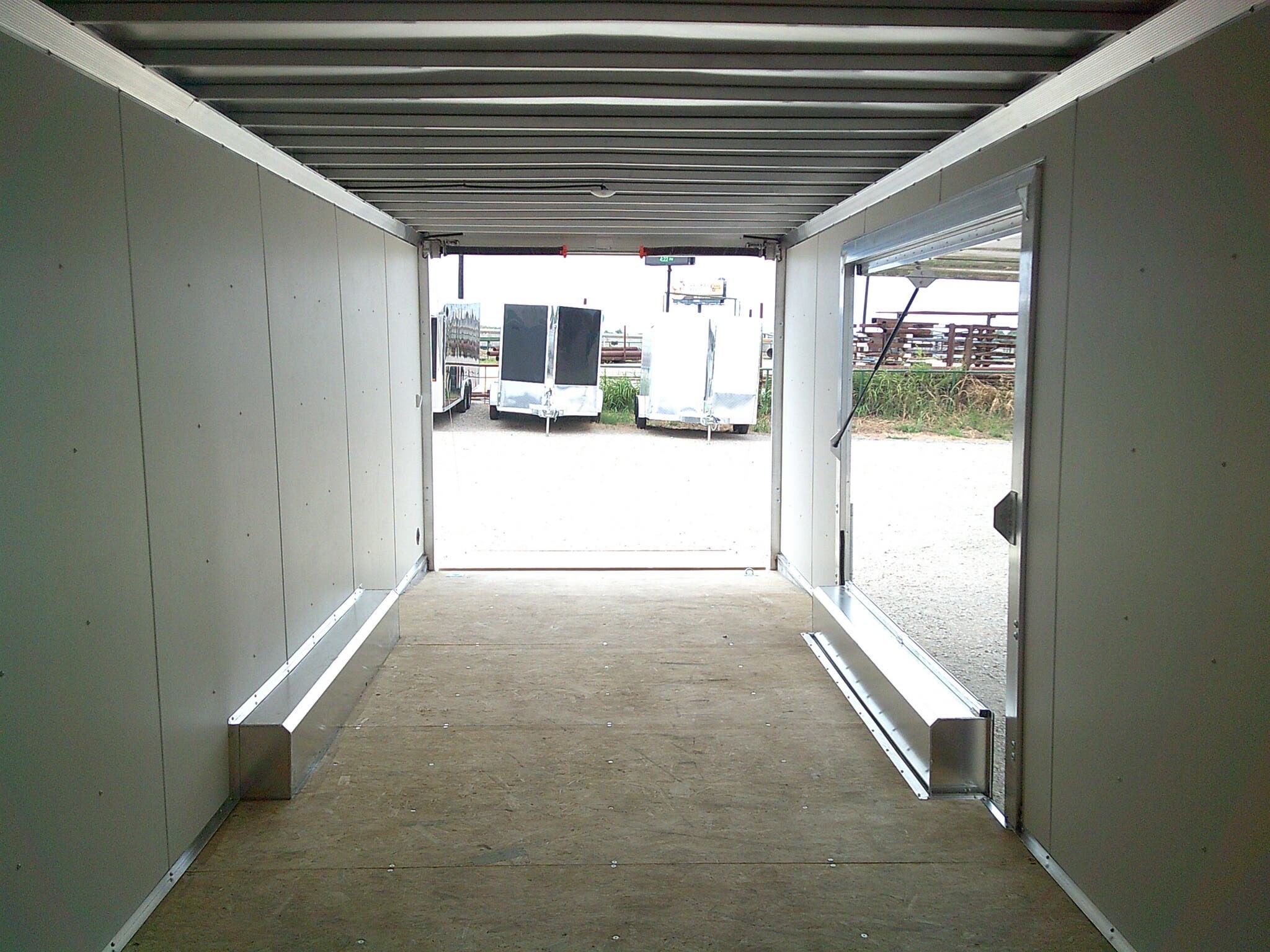 8x26 Cargo Trailer for sale | New Stealth 8.5X26 Enclosed Aluminum Car ...