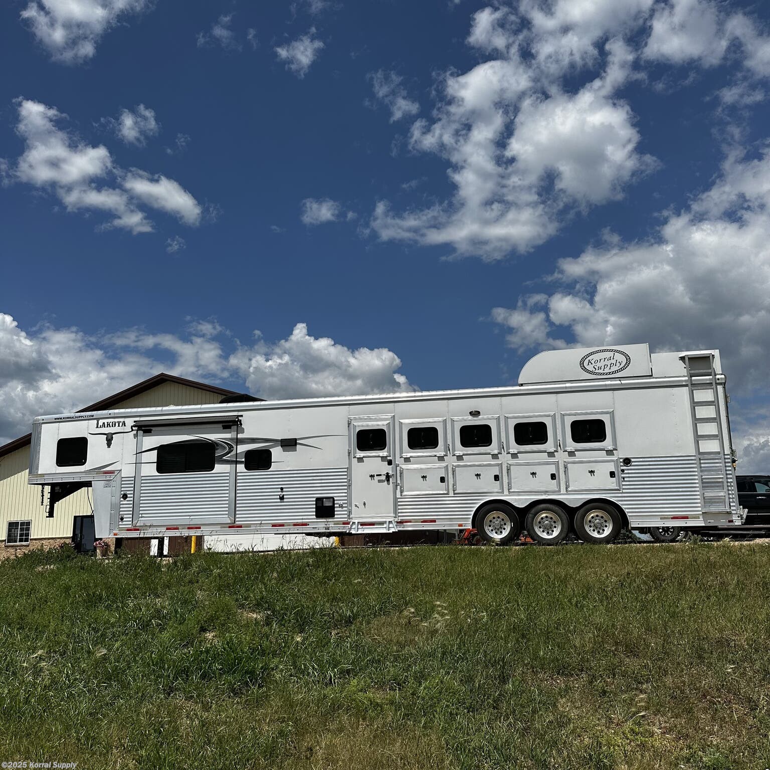96x35 Horse Trailer for sale | Used Lakota Bighorn 5H LQ - SLIDE OUT ...