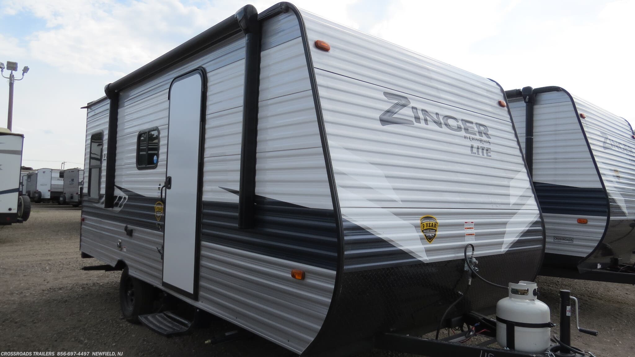 Travel Trailer - 2021 CrossRoads Zinger Lite ZR18RD | TrailersUSA